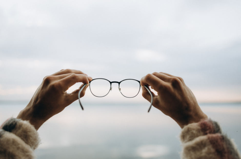 Les différents types de traitement pour vos verres : Antireflet, anti ...